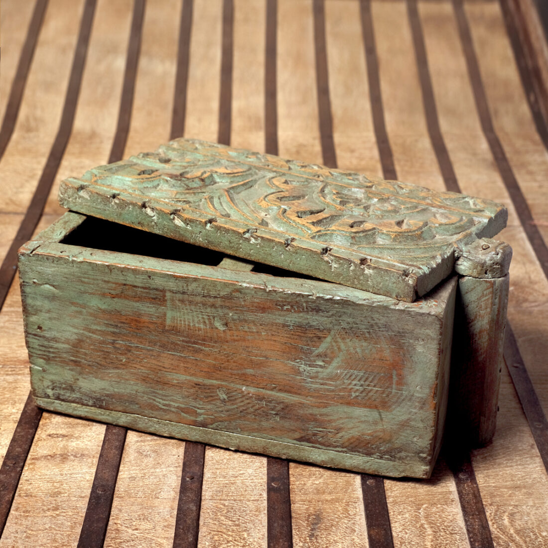 Vintage Blue Carved Rotateable Top Box – Anahath